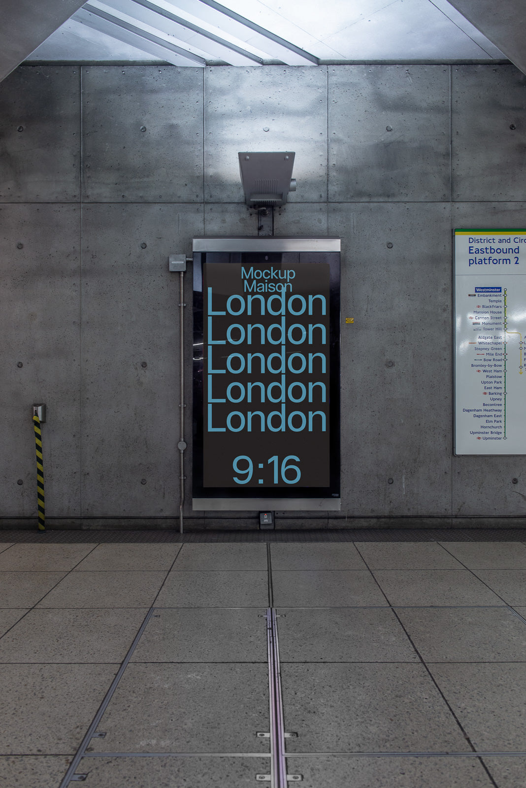 Screen Mockup SC-LDN-03 – Layered PSD – Mockup.Maison